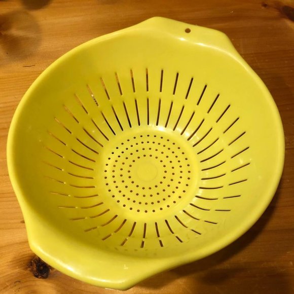 Source Unknown | Kitchen | Vintage 97s Plastic Colander Strainer Bowl ...